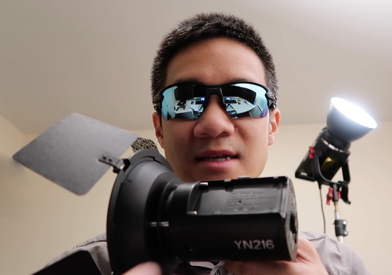 $60 (YN-216) vs $650 (Aputure 120t) Video Light Compare, Worth it ...